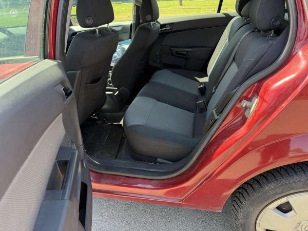 Red Opel Astra 2005 in Vilnius, with an engine capacity of 1.36 L and mileage of 130 thousand km for 550 €, photo 10 on AUTOMOTO.COM.LV