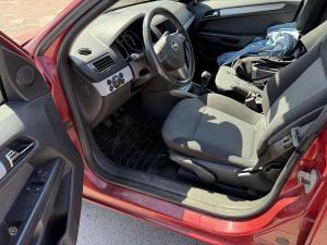 Red Opel Astra 2005 in Vilnius, with an engine capacity of 1.36 L and mileage of 130 thousand km for 550 €, photo 12 on AUTOMOTO.COM.LV