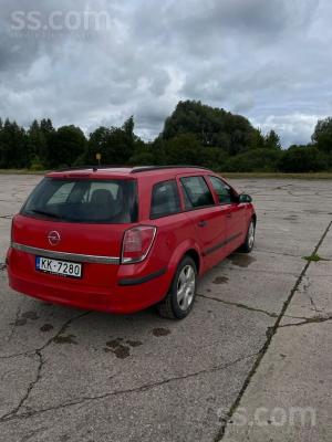 Red Opel Astra 2006 in Riga, with an engine capacity of 1.90 L and mileage of 360 thousand km for 1300 €, photo 4 on AUTOMOTO.COM.LV