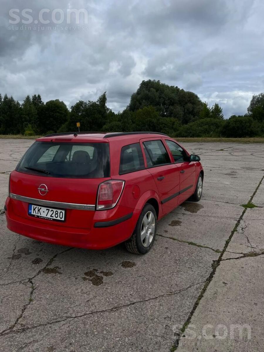 Red Opel Astra 2006 in Riga, with an engine capacity of 1.90 L and mileage of 360 thousand km for 1300 €, photo 4 on AUTOMOTO.COM.LV