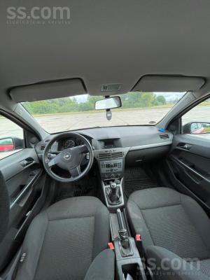 Red Opel Astra 2006 in Riga, with an engine capacity of 1.90 L and mileage of 360 thousand km for 1300 €, photo 6 on AUTOMOTO.COM.LV