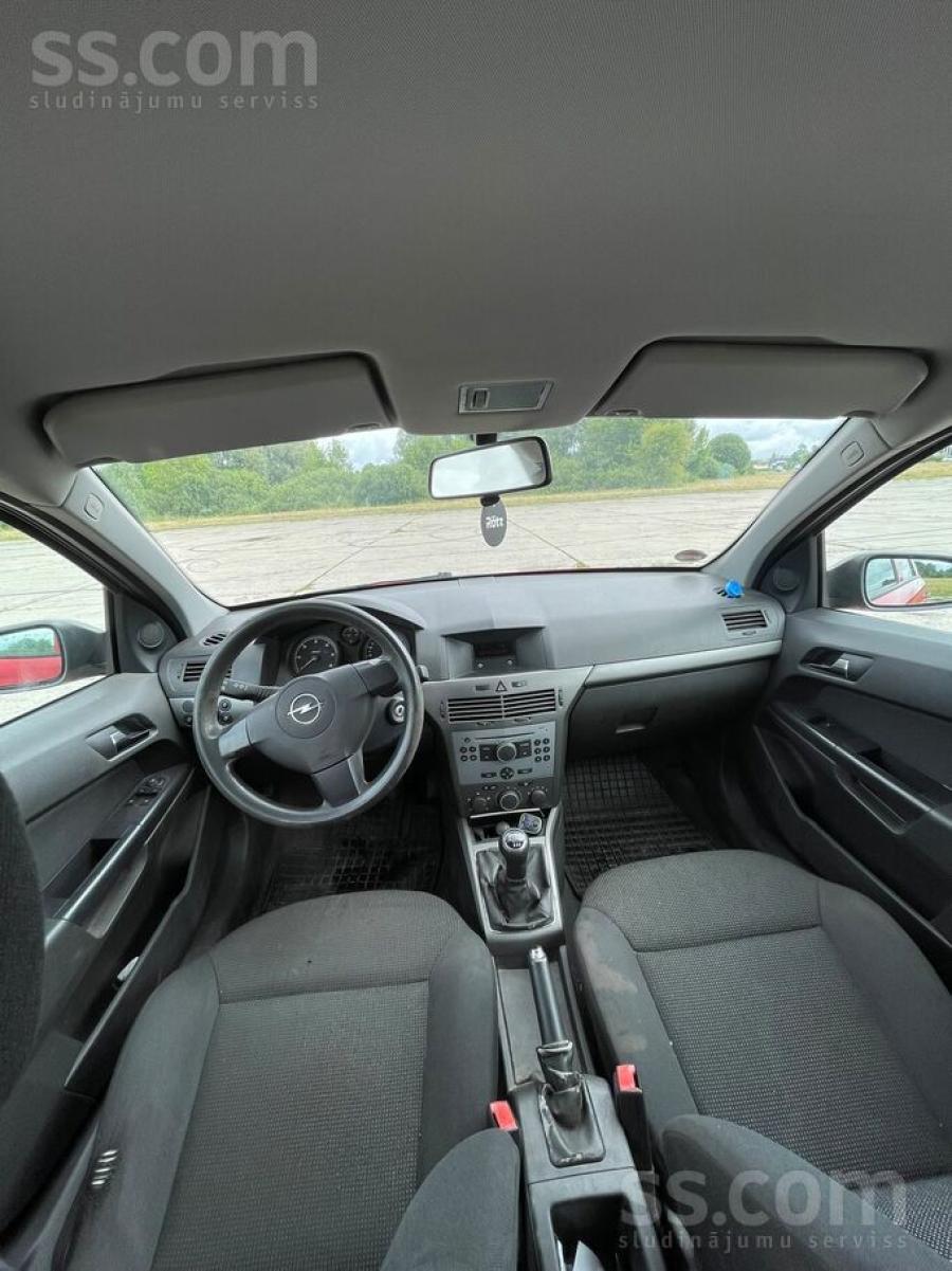 Red Opel Astra 2006 in Riga, with an engine capacity of 1.90 L and mileage of 360 thousand km for 1300 €, photo 6 on AUTOMOTO.COM.LV