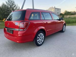 Red Opel Astra 2007 in Birzai, with an engine capacity of 1.91 L and mileage of 287 thousand km for 2350 €, photo 5 on AUTOMOTO.COM.LV