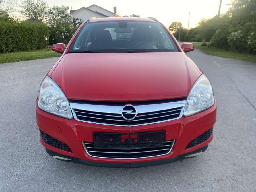 Red Opel Astra 2007 in Birzai, with an engine capacity of 1.91 L and mileage of 287 thousand km for 2350 €, photo 6 on AUTOMOTO.COM.LV