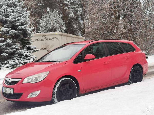 Sarkans Opel Astra 2011 Viļņa, ar dzinēja tilpumu 1.70 L un nobraukumu 400 tūkst. km par 1200 €, foto 1 vietnē AUTOMOTO.COM.LV