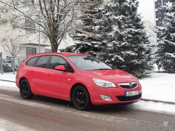Sarkans Opel Astra 2011 Viļņa, ar dzinēja tilpumu 1.70 L un nobraukumu 400 tūkst. km par 1200 €, foto 5 vietnē AUTOMOTO.COM.LV