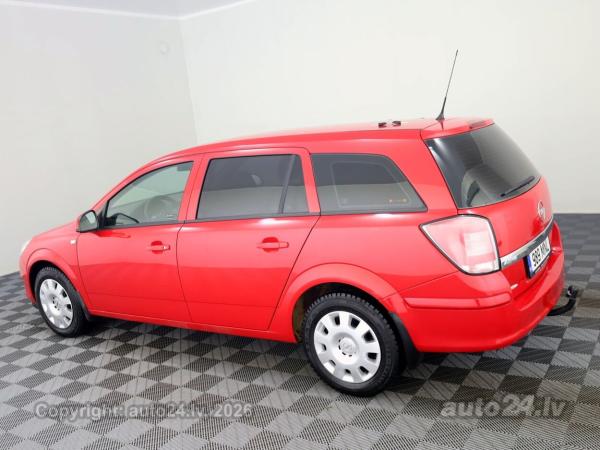 Red Opel Astra 2011 in Tallinn, with an engine capacity of 1.60 L and mileage of 259 thousand km for 1699 €, photo 4 on AUTOMOTO.COM.LV