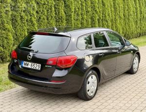 Red Opel Astra 2011 in Riga, with an engine capacity of 1.30 L and mileage of 358 thousand km for 1890 €, photo 6 on AUTOMOTO.COM.LV