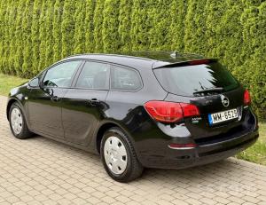 Red Opel Astra 2011 in Riga, with an engine capacity of 1.30 L and mileage of 358 thousand km for 1890 €, photo 7 on AUTOMOTO.COM.LV