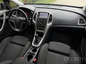 Red Opel Astra 2011 in Riga, with an engine capacity of 1.30 L and mileage of 358 thousand km for 1890 €, photo 8 on AUTOMOTO.COM.LV