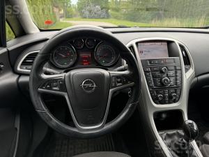 Red Opel Astra 2011 in Riga, with an engine capacity of 1.30 L and mileage of 358 thousand km for 1890 €, photo 9 on AUTOMOTO.COM.LV