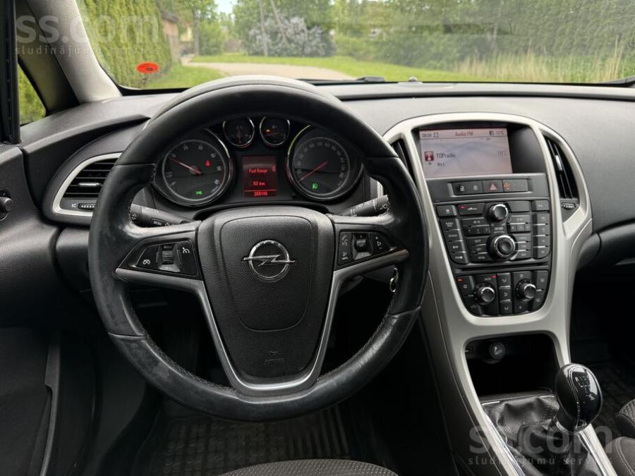 Red Opel Astra 2011 in Riga, with an engine capacity of 1.30 L and mileage of 358 thousand km for 1890 €, photo 9 on AUTOMOTO.COM.LV