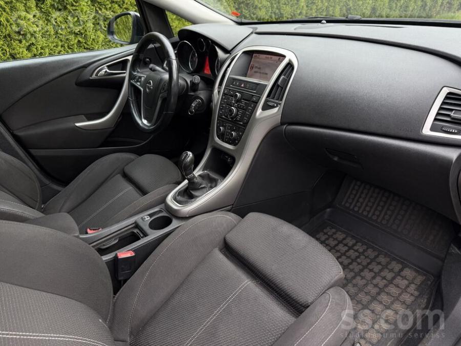 Red Opel Astra 2011 in Riga, with an engine capacity of 1.30 L and mileage of 358 thousand km for 1890 €, photo 11 on AUTOMOTO.COM.LV