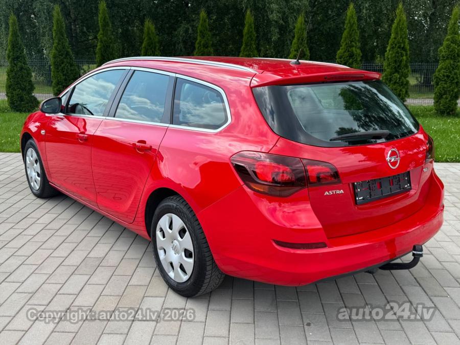 Sarkans Opel Astra 2011 Tartu, ar dzinēja tilpumu 1.70 L un nobraukumu 237 tūkst. km par 4490 €, foto 3 vietnē AUTOMOTO.COM.LV