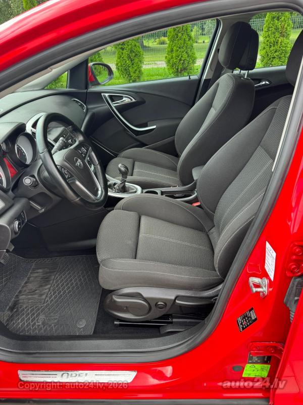 Red Opel Astra 2011 in Tartu, with an engine capacity of 1.70 L and mileage of 237 thousand km for 4490 €, photo 5 on AUTOMOTO.COM.LV