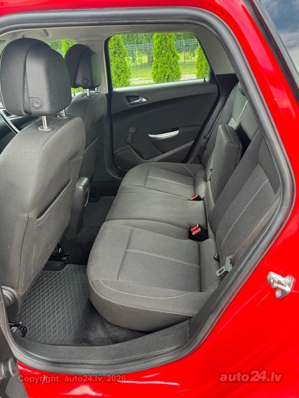 Red Opel Astra 2011 in Tartu, with an engine capacity of 1.70 L and mileage of 237 thousand km for 4490 €, photo 6 on AUTOMOTO.COM.LV