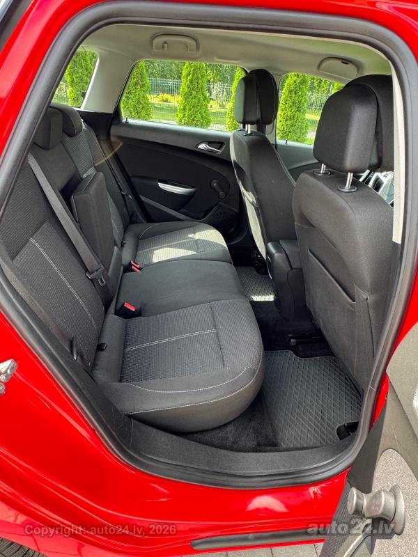 Red Opel Astra 2011 in Tartu, with an engine capacity of 1.70 L and mileage of 237 thousand km for 4490 €, photo 8 on AUTOMOTO.COM.LV