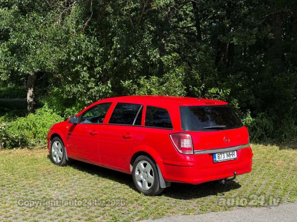 Red Opel Astra 2012 in Tallinn, with an engine capacity of 1.60 L and mileage of 197 thousand km for 2000 €, photo 4 on AUTOMOTO.COM.LV