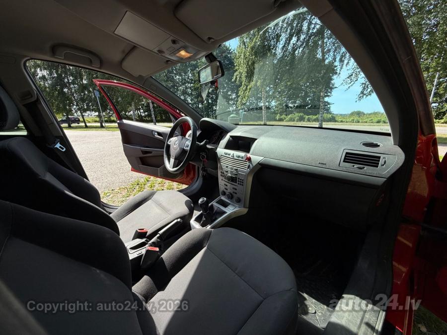 Sarkans Opel Astra 2012 Tallina, ar dzinēja tilpumu 1.60 L un nobraukumu 197 tūkst. km par 2000 €, foto 8 vietnē AUTOMOTO.COM.LV