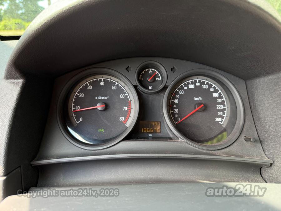 Sarkans Opel Astra 2012 Tallina, ar dzinēja tilpumu 1.60 L un nobraukumu 197 tūkst. km par 2000 €, foto 9 vietnē AUTOMOTO.COM.LV