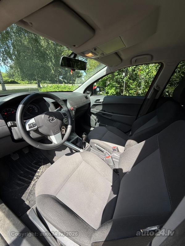 Sarkans Opel Astra 2012 Tallina, ar dzinēja tilpumu 1.60 L un nobraukumu 197 tūkst. km par 2000 €, foto 6 vietnē AUTOMOTO.COM.LV