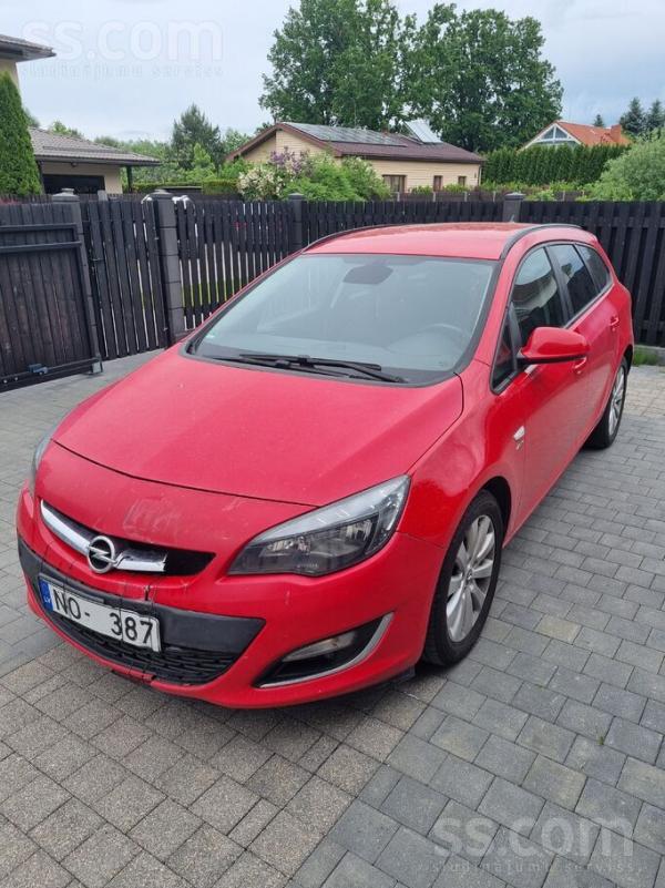 Red Opel Astra 2013 in Riga, with an engine capacity of 2.00 L and mileage of 252 thousand km for 2200 €, photo 3 on AUTOMOTO.COM.LV