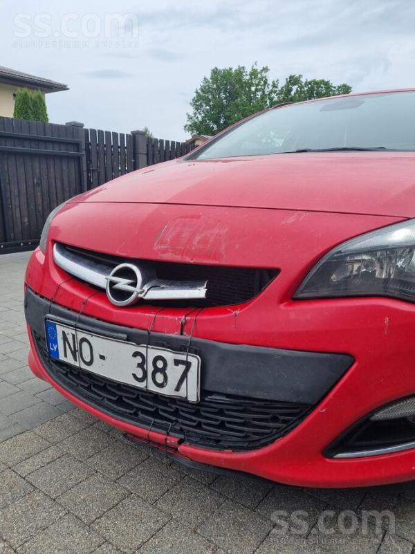 Red Opel Astra 2013 in Riga, with an engine capacity of 2.00 L and mileage of 252 thousand km for 2200 €, photo 5 on AUTOMOTO.COM.LV