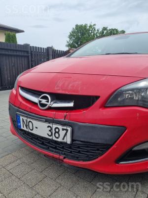 Red Opel Astra 2013 in Riga, with an engine capacity of 2.00 L and mileage of 252 thousand km for 2200 €, photo 6 on AUTOMOTO.COM.LV
