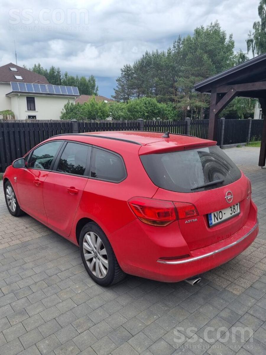 Red Opel Astra 2013 in Riga, with an engine capacity of 2.00 L and mileage of 252 thousand km for 2200 €, photo 8 on AUTOMOTO.COM.LV