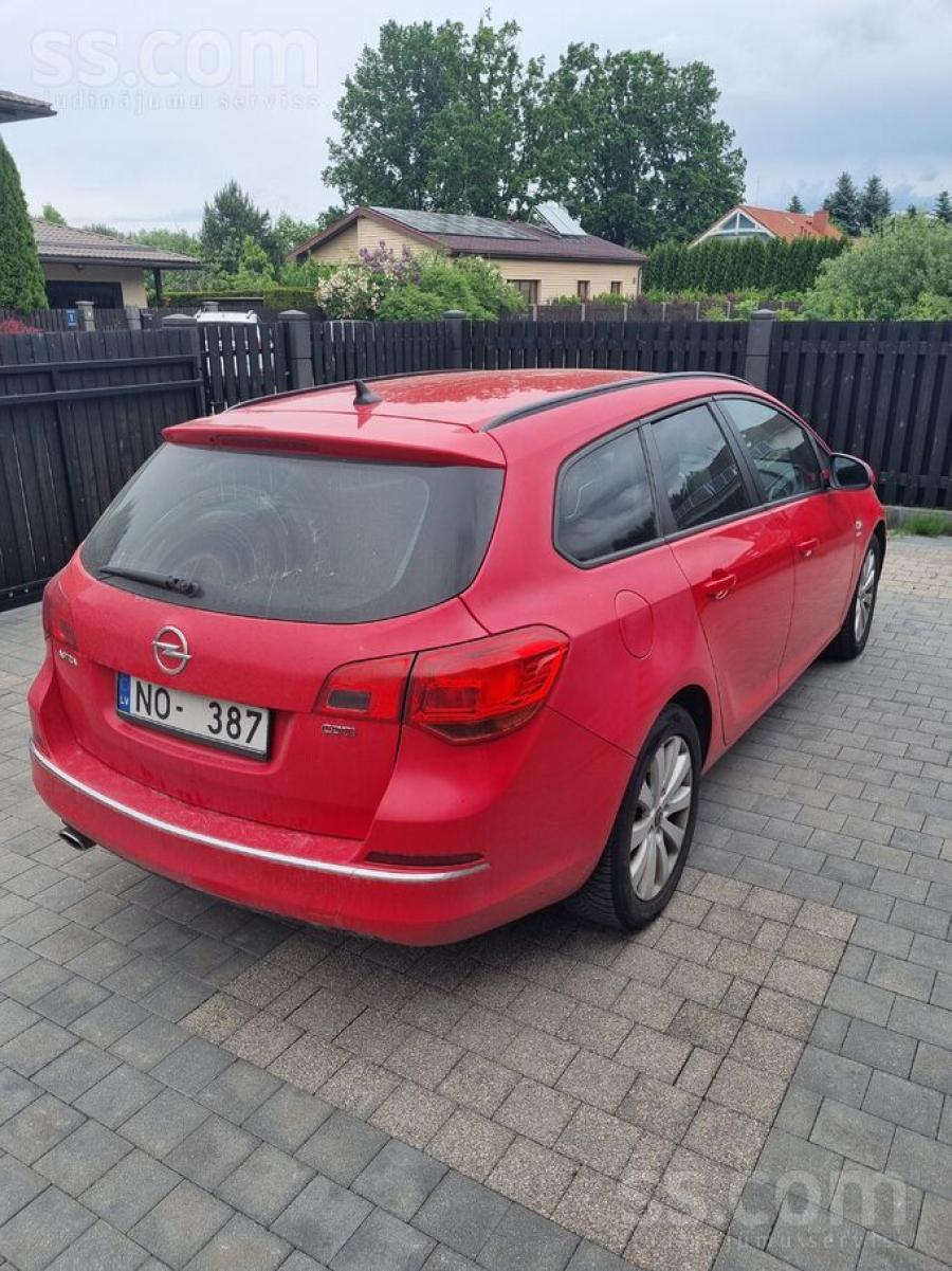 Red Opel Astra 2013 in Riga, with an engine capacity of 2.00 L and mileage of 252 thousand km for 2200 €, photo 9 on AUTOMOTO.COM.LV