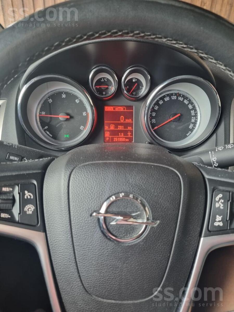Red Opel Astra 2013 in Riga, with an engine capacity of 2.00 L and mileage of 252 thousand km for 2200 €, photo 10 on AUTOMOTO.COM.LV