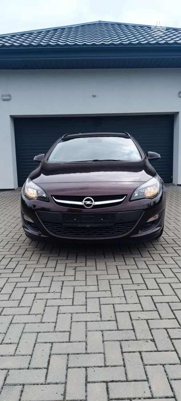 Sarkans Opel Astra 2013 Alīta, ar dzinēja tilpumu 1.69 L un nobraukumu 230 tūkst. km par 3250 €, foto 1 vietnē AUTOMOTO.COM.LV