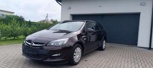 Red Opel Astra 2013 in Alytus, with an engine capacity of 1.69 L and mileage of 230 thousand km for 3250 €, photo 3 on AUTOMOTO.COM.LV