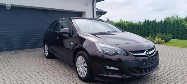 Sarkans Opel Astra 2013 Alīta, ar dzinēja tilpumu 1.69 L un nobraukumu 230 tūkst. km par 3250 €, foto 3 vietnē AUTOMOTO.COM.LV