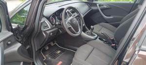 Red Opel Astra 2013 in Alytus, with an engine capacity of 1.69 L and mileage of 230 thousand km for 3250 €, photo 8 on AUTOMOTO.COM.LV