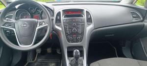 Red Opel Astra 2013 in Alytus, with an engine capacity of 1.69 L and mileage of 230 thousand km for 3250 €, photo 9 on AUTOMOTO.COM.LV