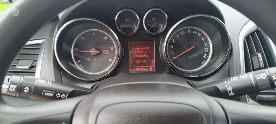 Red Opel Astra 2013 in Alytus, with an engine capacity of 1.69 L and mileage of 230 thousand km for 3250 €, photo 10 on AUTOMOTO.COM.LV