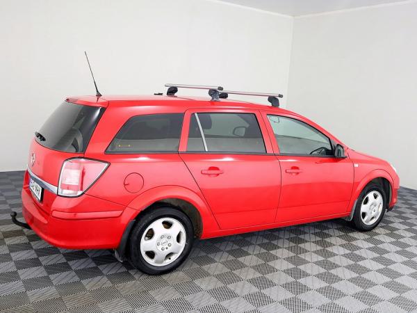 Red Opel Astra 2013 in Tallinn, with an engine capacity of 1.60 L and mileage of 243 thousand km for 1699 €, photo 10 on AUTOMOTO.COM.LV