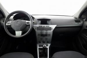 Red Opel Astra 2013 in Tallinn, with an engine capacity of 1.60 L and mileage of 243 thousand km for 1699 €, photo 13 on AUTOMOTO.COM.LV