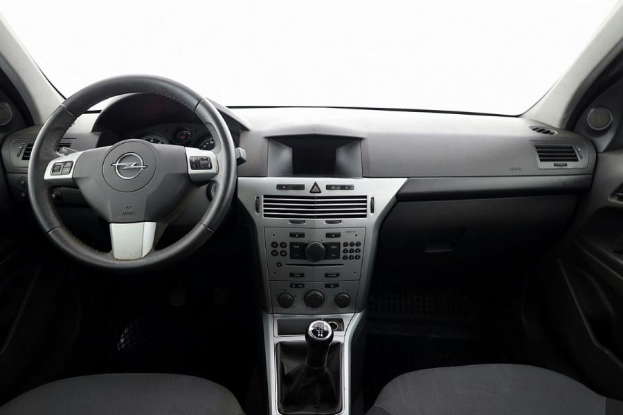 Red Opel Astra 2013 in Tallinn, with an engine capacity of 1.60 L and mileage of 243 thousand km for 1699 €, photo 13 on AUTOMOTO.COM.LV