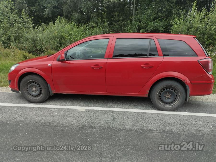 Red Opel Astra 2013 in Tallinn, with an engine capacity of 1.60 L and mileage of 409 thousand km for 1999 €, photo 4 on AUTOMOTO.COM.LV