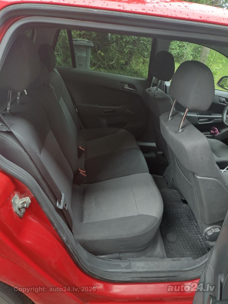 Red Opel Astra 2013 in Tallinn, with an engine capacity of 1.60 L and mileage of 409 thousand km for 1999 €, photo 8 on AUTOMOTO.COM.LV