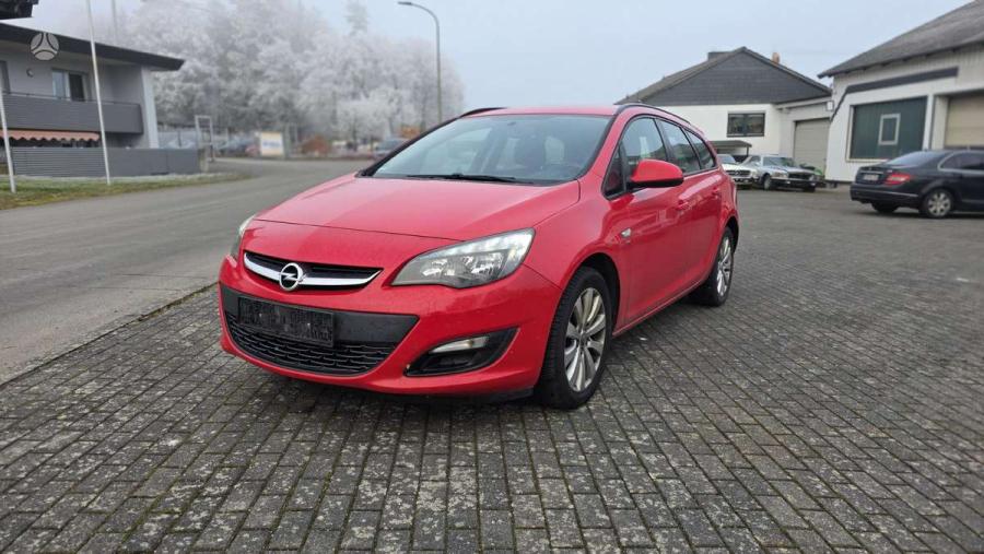 Red Opel Astra 2014 in Jurbarkas, with an engine capacity of 1.96 L and mileage of 243 thousand km for 3700 €, photo 2 on AUTOMOTO.COM.LV