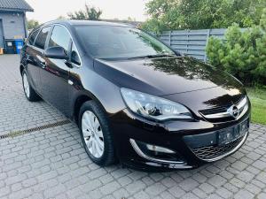 Red Opel Astra 2014 in Marijampole, with an engine capacity of 1.96 L and mileage of 169 thousand km for 4450 €, photo 1 on AUTOMOTO.COM.LV