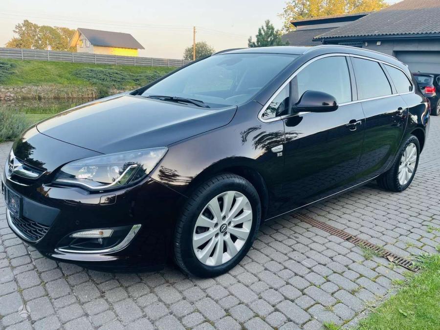Red Opel Astra 2014 in Marijampole, with an engine capacity of 1.96 L and mileage of 169 thousand km for 4450 €, photo 4 on AUTOMOTO.COM.LV