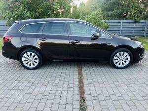 Red Opel Astra 2014 in Marijampole, with an engine capacity of 1.96 L and mileage of 169 thousand km for 4450 €, photo 5 on AUTOMOTO.COM.LV