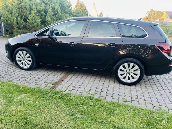 Red Opel Astra 2014 in Marijampole, with an engine capacity of 1.96 L and mileage of 169 thousand km for 4450 €, photo 6 on AUTOMOTO.COM.LV