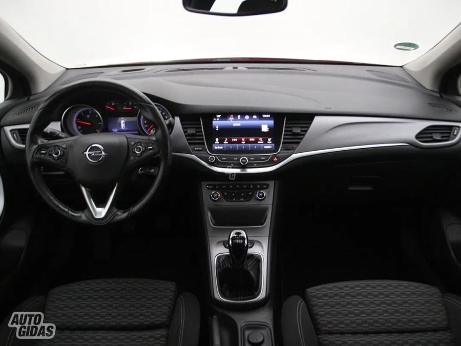Red Opel Astra 2016 in Vilnius, with an engine capacity of 1.60 L and mileage of 293 thousand km for 5099 €, photo 3 on AUTOMOTO.COM.LV