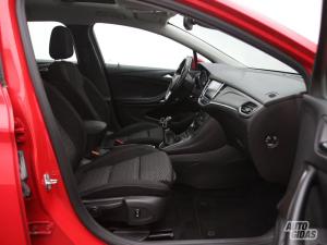 Red Opel Astra 2016 in Vilnius, with an engine capacity of 1.60 L and mileage of 293 thousand km for 5099 €, photo 15 on AUTOMOTO.COM.LV