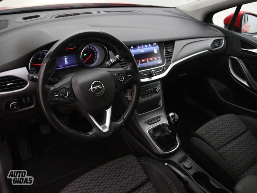Red Opel Astra 2016 in Vilnius, with an engine capacity of 1.60 L and mileage of 293 thousand km for 5099 €, photo 17 on AUTOMOTO.COM.LV
